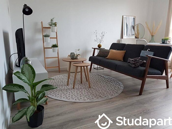 Appartement à louer - Les Larris-Maradas, Pontoise - 1 pièce - 2 chambres