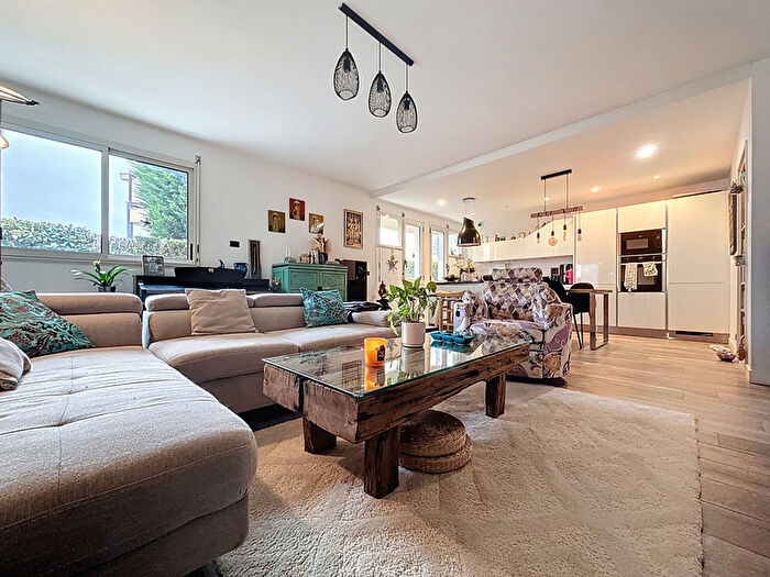 Appartement à vendre - Ferney-Voltaire - 5 pièces - 3 chambres