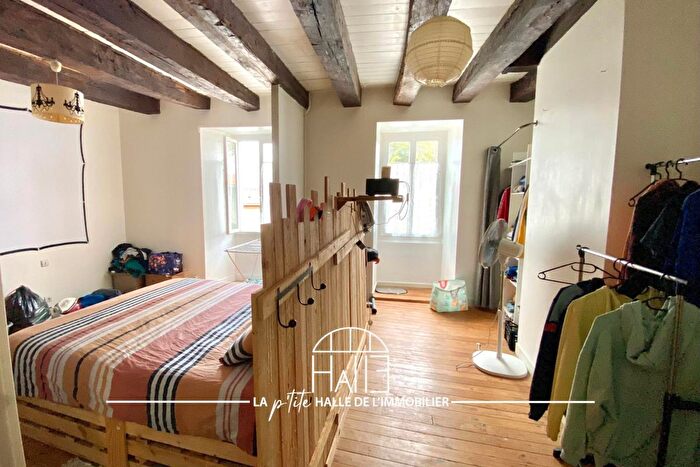 Maison à vendre - Chabanais - 4 pièces - 3 chambres