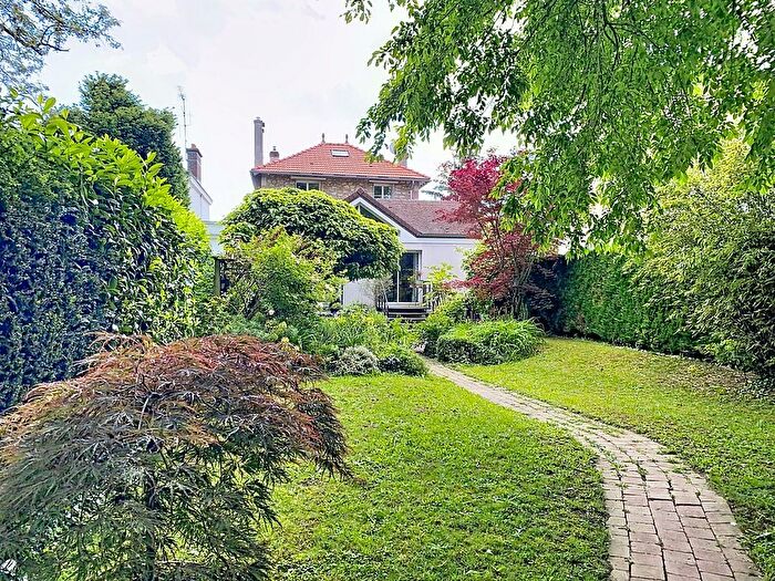 Mandres-les-Roses - Maison 6 pièces à vendre