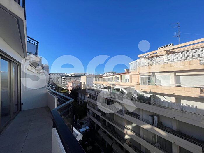 Appartement à louer - Cannes, Pointe Croisette - 2 pièces - 1 chambre