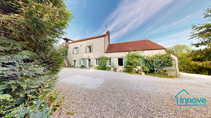 Maison 9 pièces à Thiverval-Grignon, à vendre