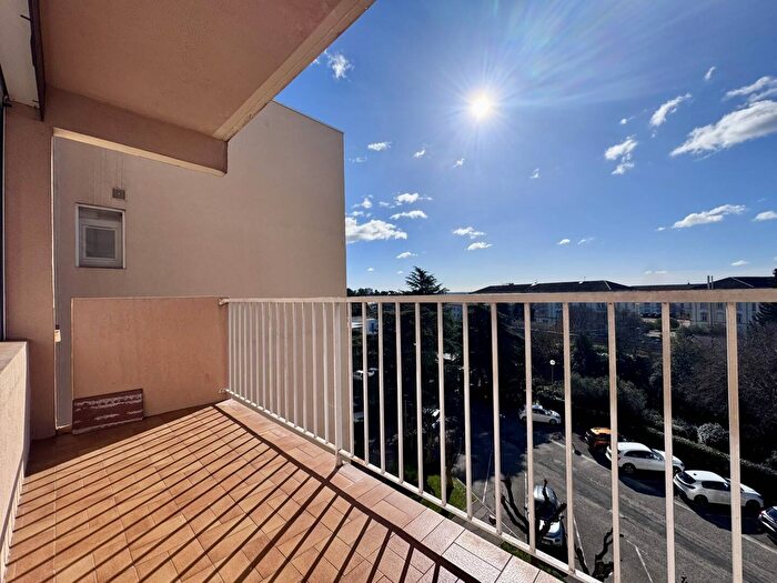 Appartement à louer - Nîmes - 3 pièces - 2 chambres