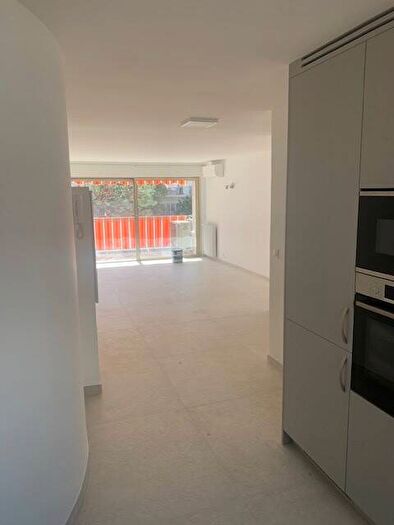 Appartement à louer - Cros de Cagnes-Le Village du Cros, Cagnes-sur-Mer - 4 pièces - 4 chambres