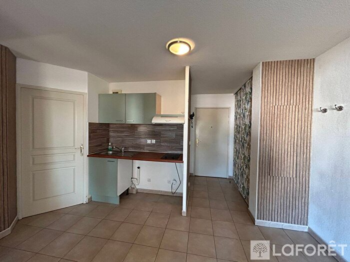 Appartement à louer - La Bouverie, Roquebrune-sur-Argens - 2 pièces - 1 chambre