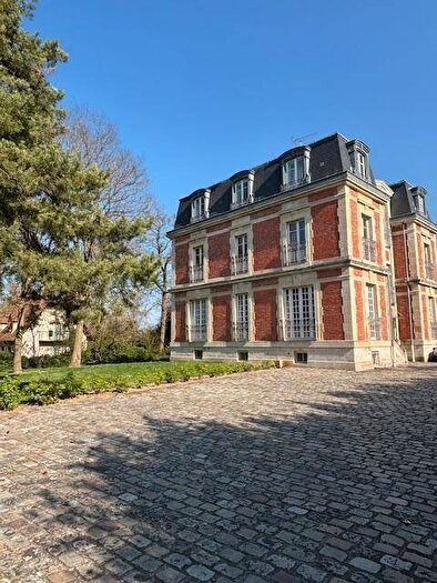 Appartement à louer - Les Lycées-La Forêt-Le Château, Chantilly - 4 pièces - 3 chambres