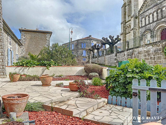 Maison à vendre - Chenac-Saint-Seurin-dUzet - 5 pièces - 4 chambres