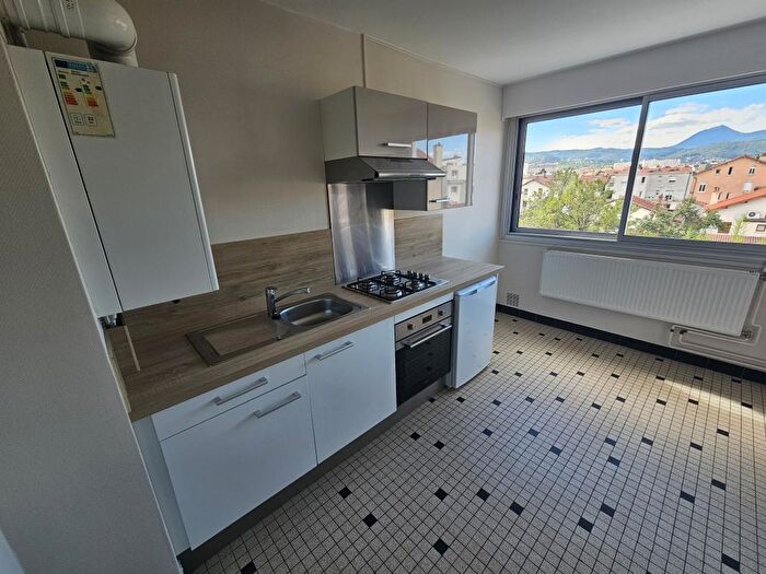 Appartement à louer - Clermont-Ferrand, Saint-Jacques - 2 pièces - 1 chambre