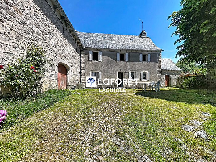 Maison 5 pièces à Sainte-Geneviève-sur-Argence, à vendre