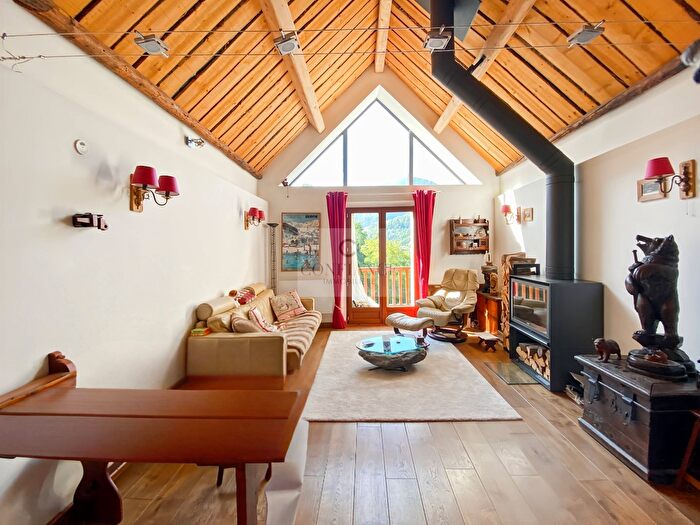 Maison à vendre - Saint-Étienne-de-Tinée - 5 pièces - 4 chambres