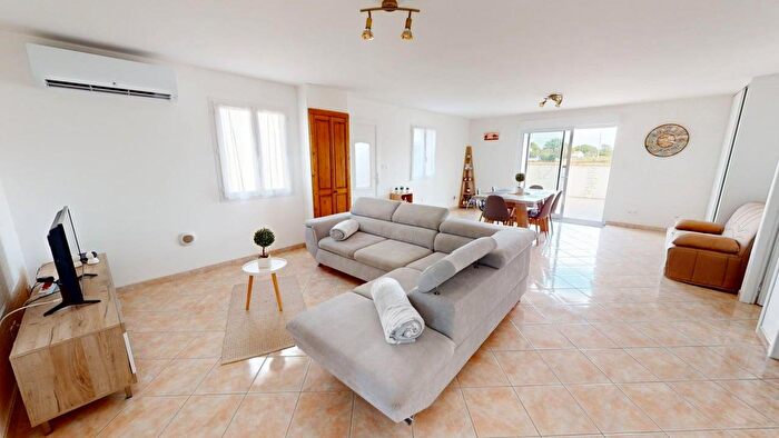 Maison à vendre - Port-des-Barques - 4 pièces - 2 chambres