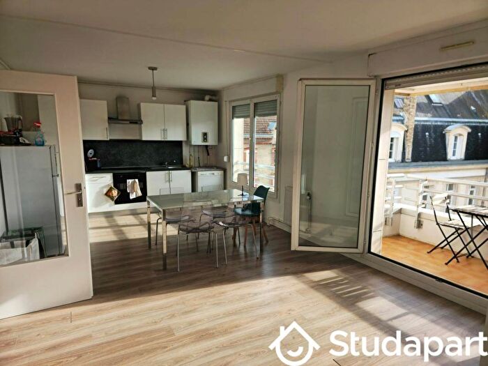 Appartement à louer - Clairmarais-Charles Arnould, Reims - 1 pièce - 1 chambre