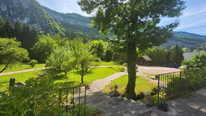 Maison à vendre - Nantua - 7 pièces - 4 chambres