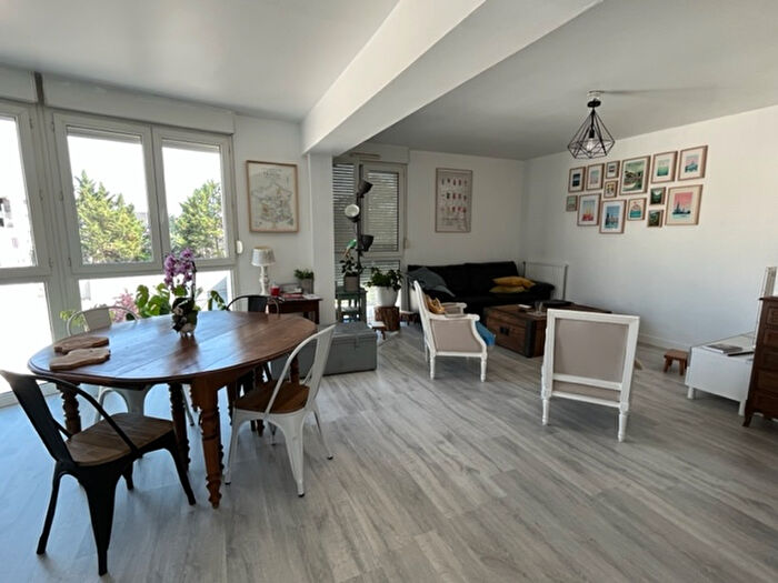 Appartement à louer - Reims, La Neuvillette, Trois Fontaines - 4 pièces - 3 chambres