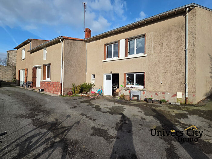 Maison à vendre - Saint-Étienne-du-Bois - 4 pièces - 3 chambres