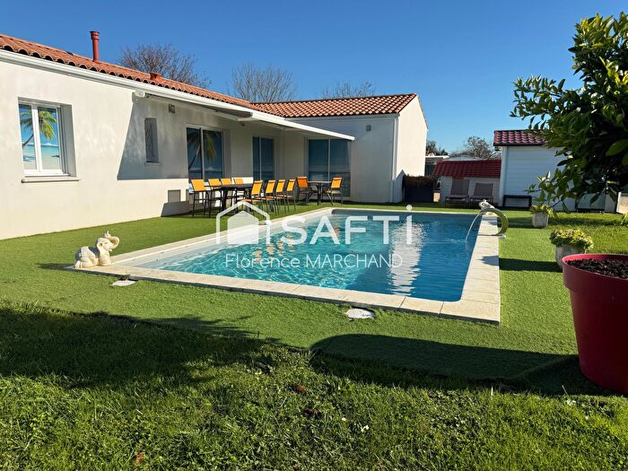 Maison à vendre - Saint-Germain-du-Seudre - 5 pièces - 3 chambres