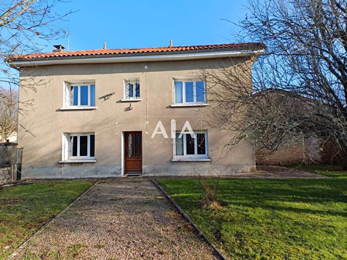 Maison à vendre - Benest - 4 pièces - 2 chambres