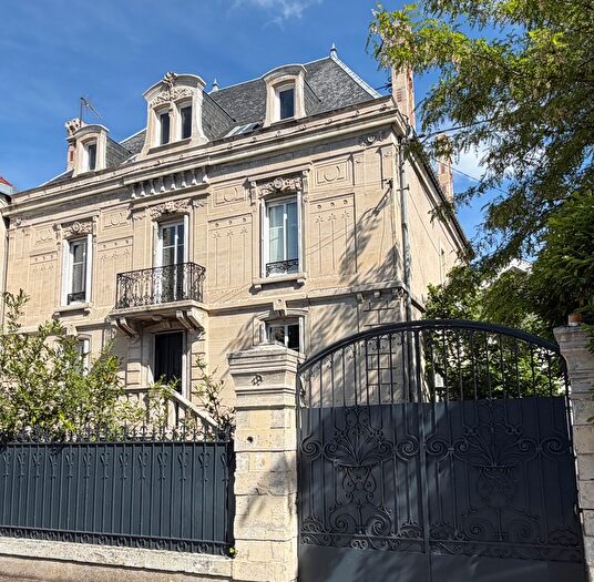 Saint-Dizier, Gigny, Centre-ville : Maison 12 pièces à vendre
