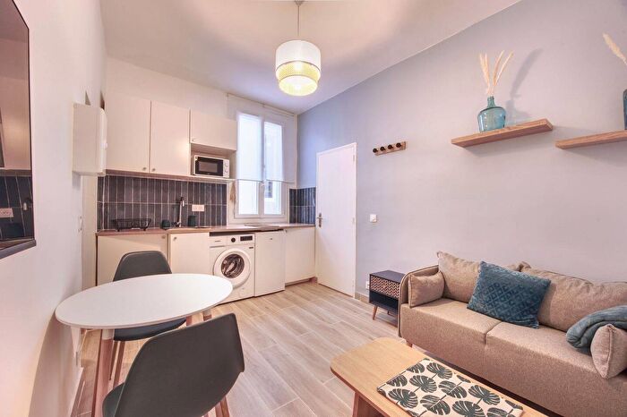 Appartement à louer - Arènes, Nîmes - 1 pièce