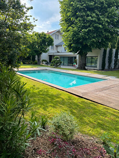 Maison à vendre - Fontaines-sur-Saône - 10 pièces - 6 chambres