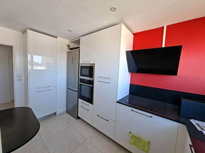 Quartiers Centre, Saint-Hélier, Gare - Appartement 4 pièces à louer