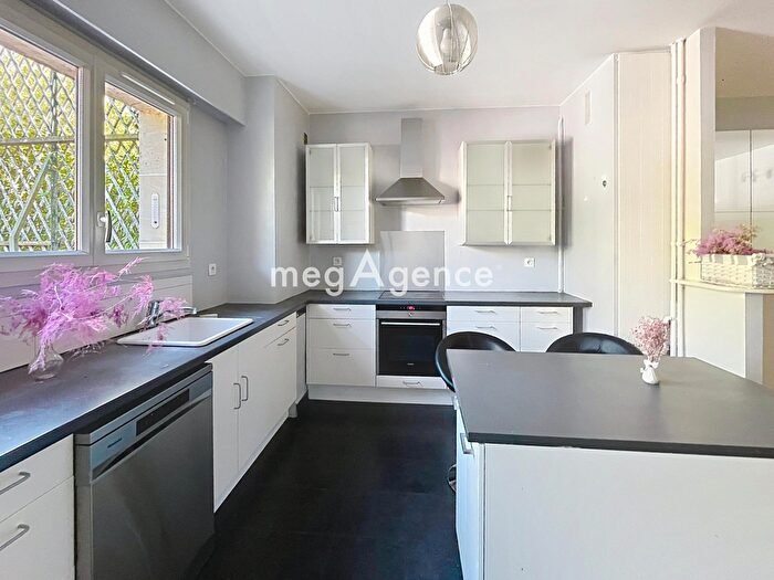 Saint-Nom-la-Bretèche : Appartement 6 pièces à vendre
