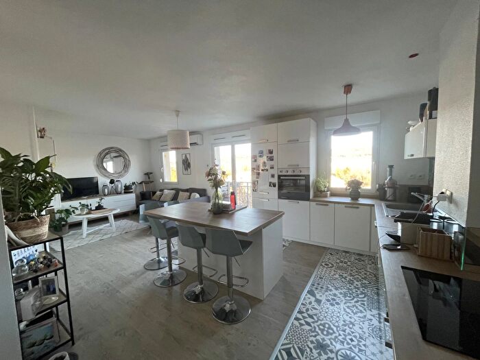 Appartement à louer - Saint-Privat-des-Vieux - 2 pièces - 1 chambre