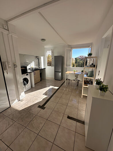 Marseille e, Mazargues : Appartement 4 pièces à louer
