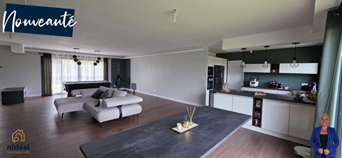 Maison à vendre - Saint-Étienne-sous-Bailleul - 6 pièces - 4 chambres