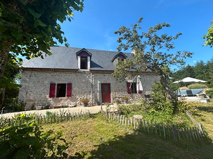 Maison à vendre - Ussel - 5 pièces - 4 chambres