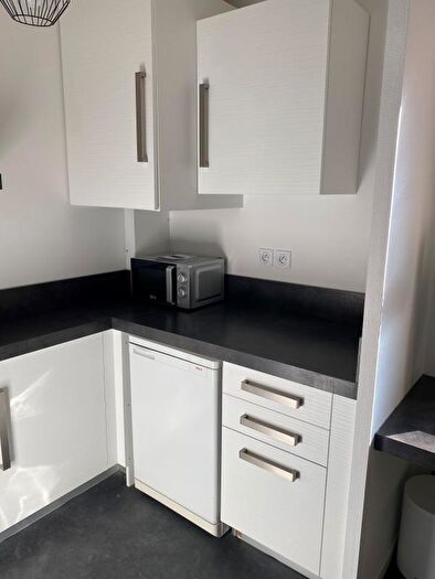 Appartement à louer - Rodez, Centre historique, Vieux-Rodez - 1 pièce