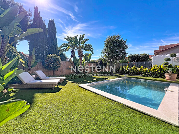 Maison à vendre - Vallauris, Golfe Juan, Vieux Port - 4 pièces - 3 chambres