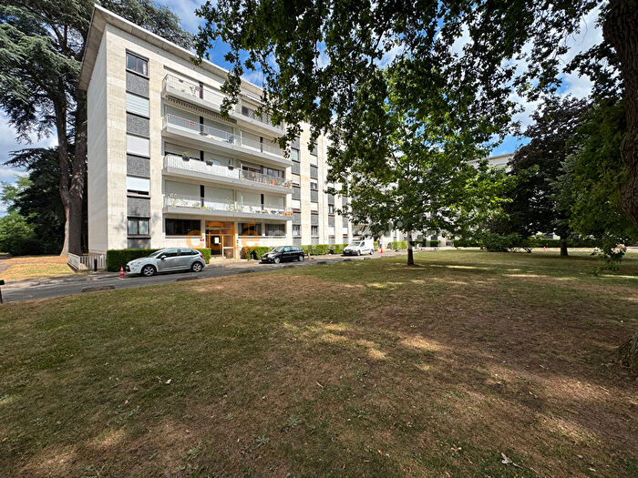 Orléans, La Croix Saint-Marceau, La Mouillère, Pré Pinson : Appartement 6 pièces à vendre