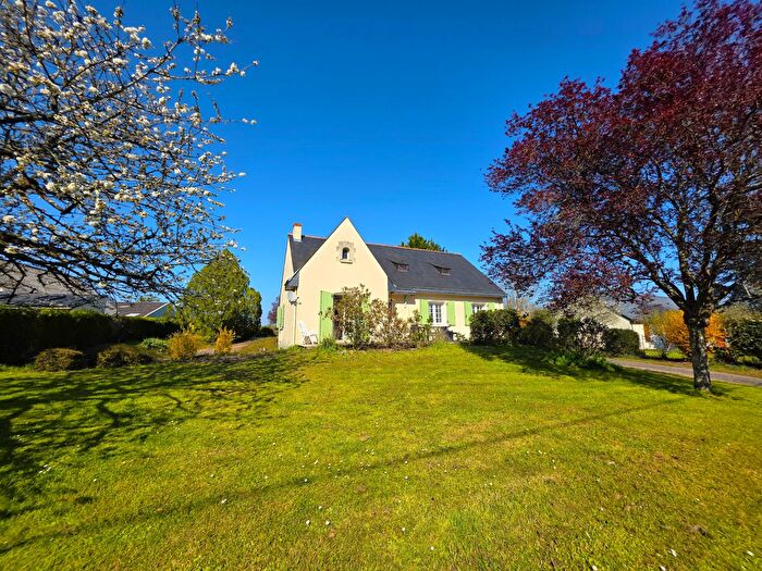 Maison à vendre - Baugé - 5 pièces - 3 chambres