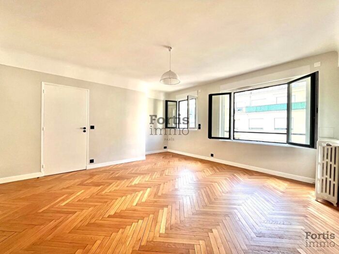 Paris 7ème, Champ de Mars : Appartement 3 pièces à vendre