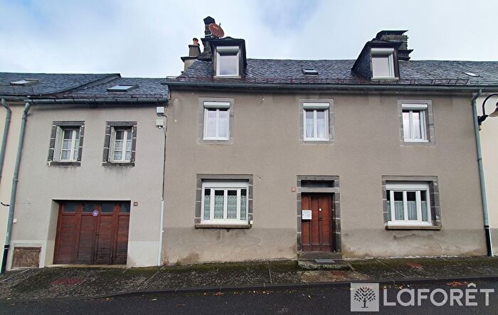 Maison à vendre - Pierrefort - 8 pièces - 5 chambres