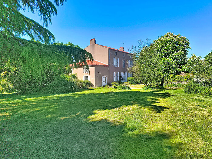 Le Poiré-sur-Vie : Maison 11 pièces à vendre