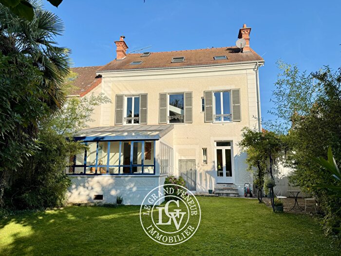 Maison 11 pièces à Fontainebleau, à vendre