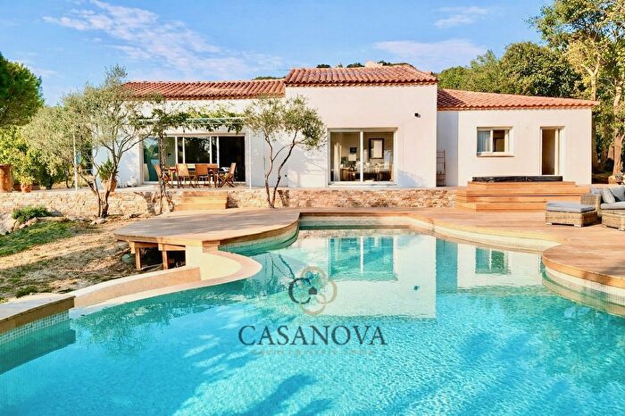 Maison à vendre - Vailhauquès - 6 pièces - 5 chambres