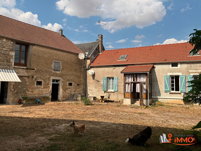 Maison 6 pièces à vendre à Sougères-en-Puisaye