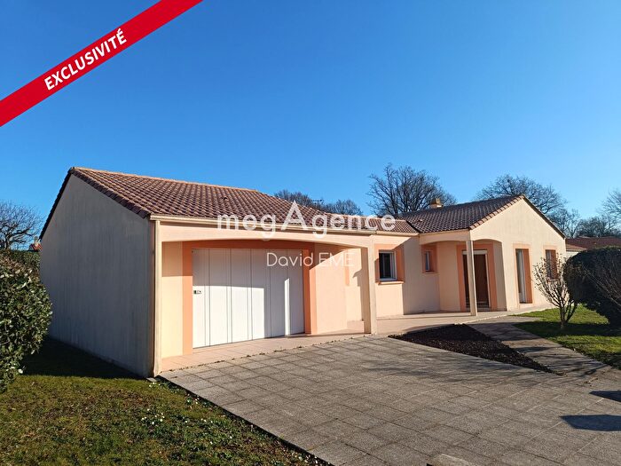 Maison à vendre - La Ferrière - 5 pièces - 3 chambres