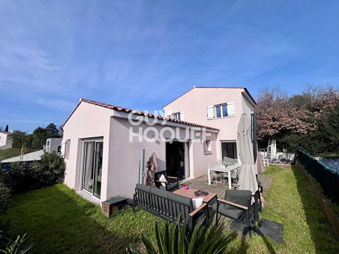 Maison à vendre - Roquebrune-sur-Argens, Les Fourques, Le Défens, Les Quatre Chemins - 4 pièces - 3 chambres