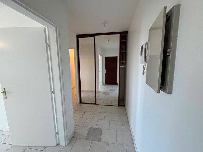 Appartement à louer - Saint Quentin, Montigny-le-Bretonneux - 4 pièces - 3 chambres