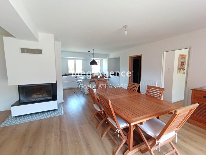 Maison 8 pièces à Étrelles, à vendre
