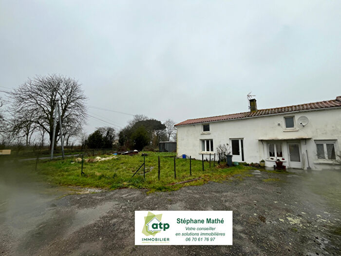 Maison à vendre - Saint-Denis-la-Chevasse - 5 pièces - 3 chambres