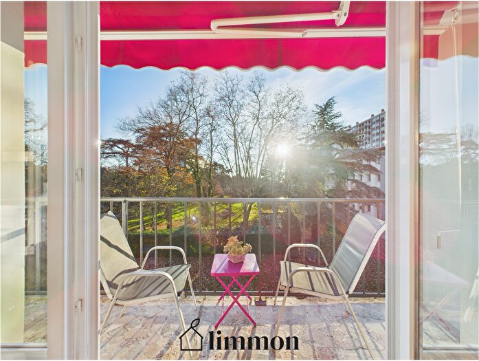 Appartement à vendre - Bron, Les Essarts - 4 pièces - 3 chambres