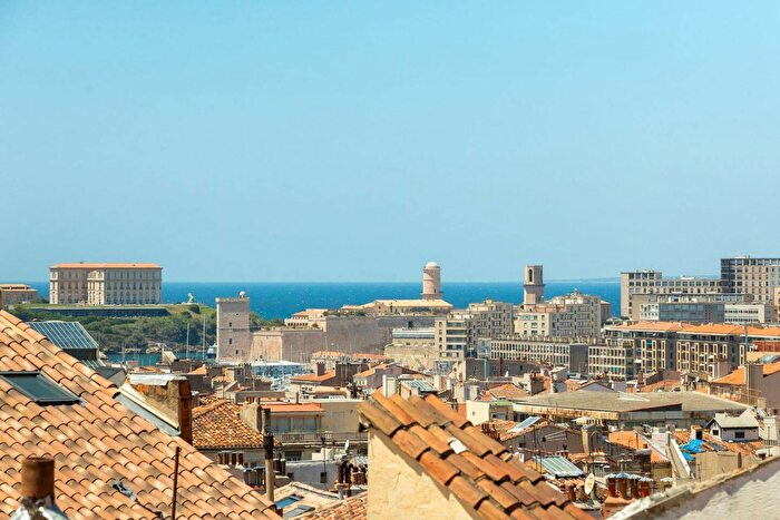 Appartement à louer - Noailles, Marseille er arrondissement - 8 pièces - 7 chambres