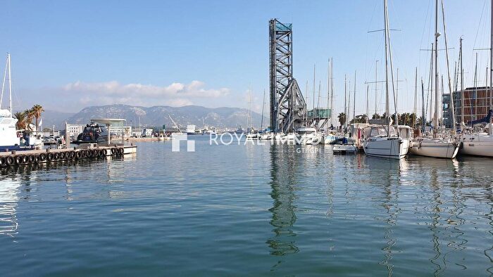 Appartement à louer - Centre Ville-Peyron, La Seyne-sur-Mer - 2 pièces - 1 chambre