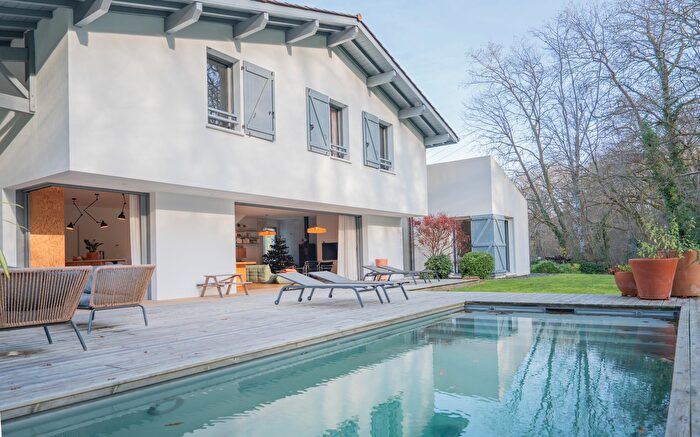 Maison à vendre - Bassussarry - 7 pièces - 5 chambres