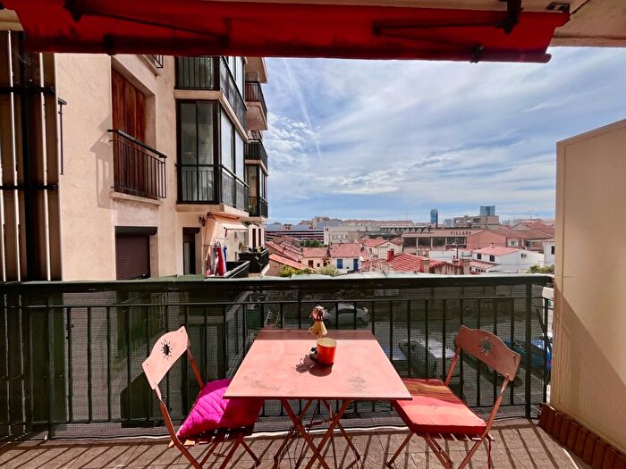 Appartement à vendre - Marseille e , Bon Secours - 3 pièces - 2 chambres